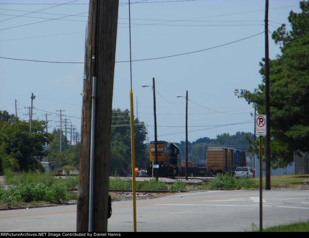 CSX 1562 sits in Hollywood Yard